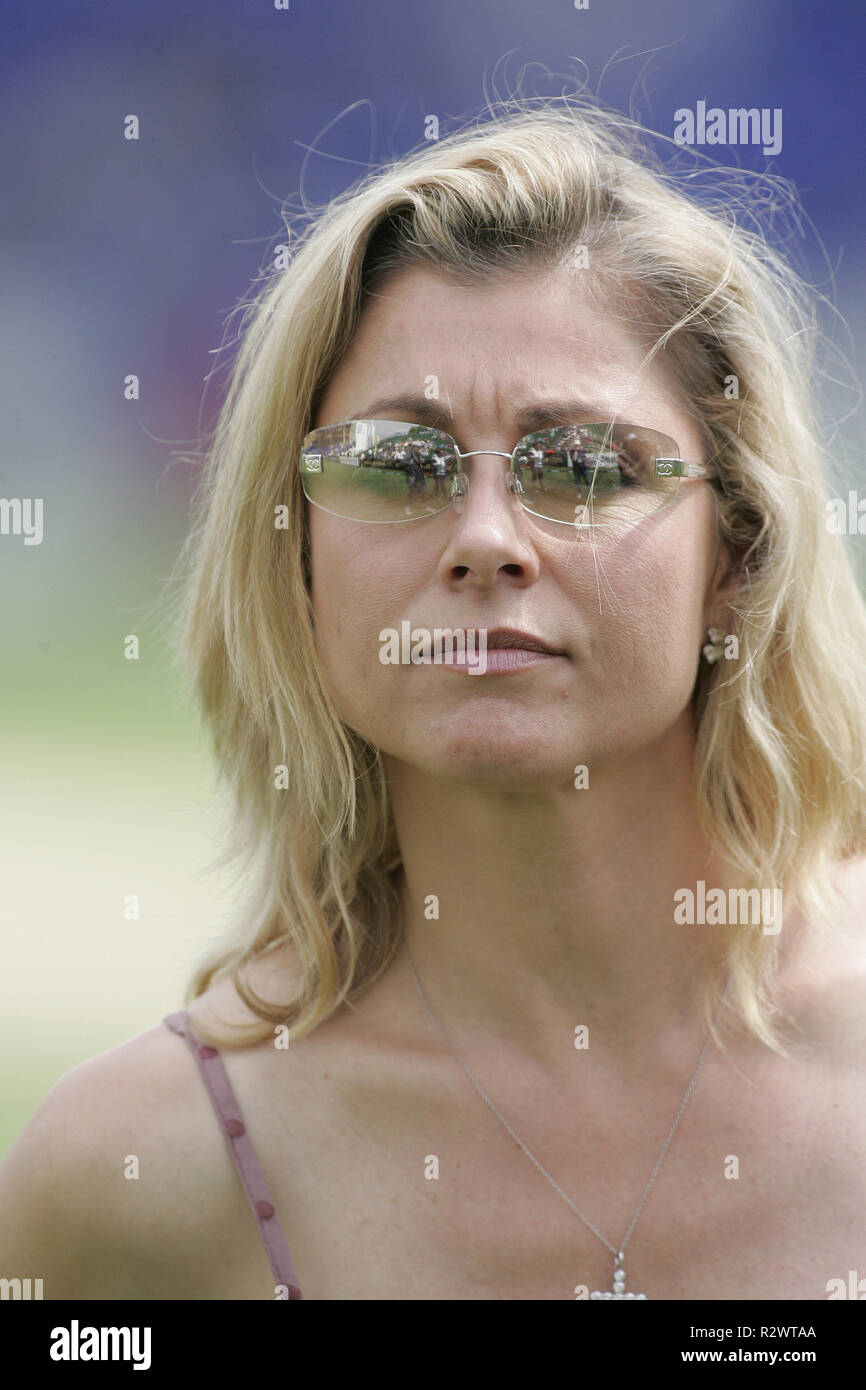 Suzanne dando hi-res stock photography and images - Alamy