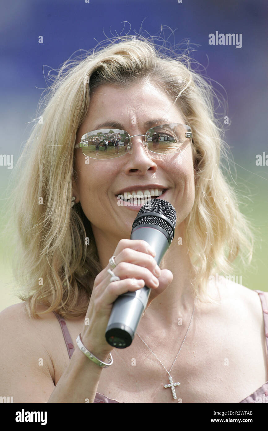 Suzanne dando hi-res stock photography and images - Alamy