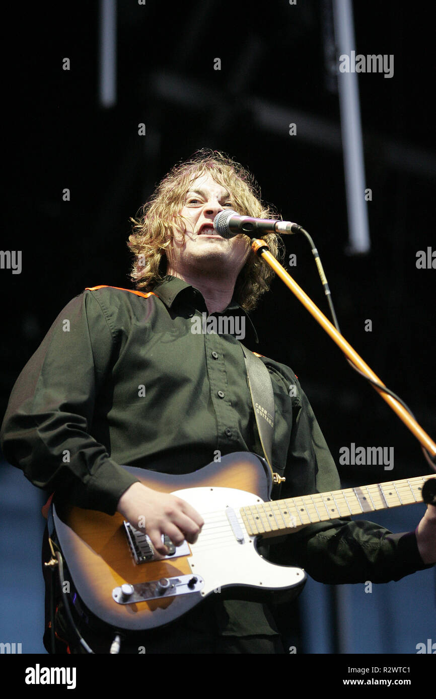 DAVID MCCABE THE ZUTONS HULL KC STADIUM 05 July 2005 Stock Photo - Alamy