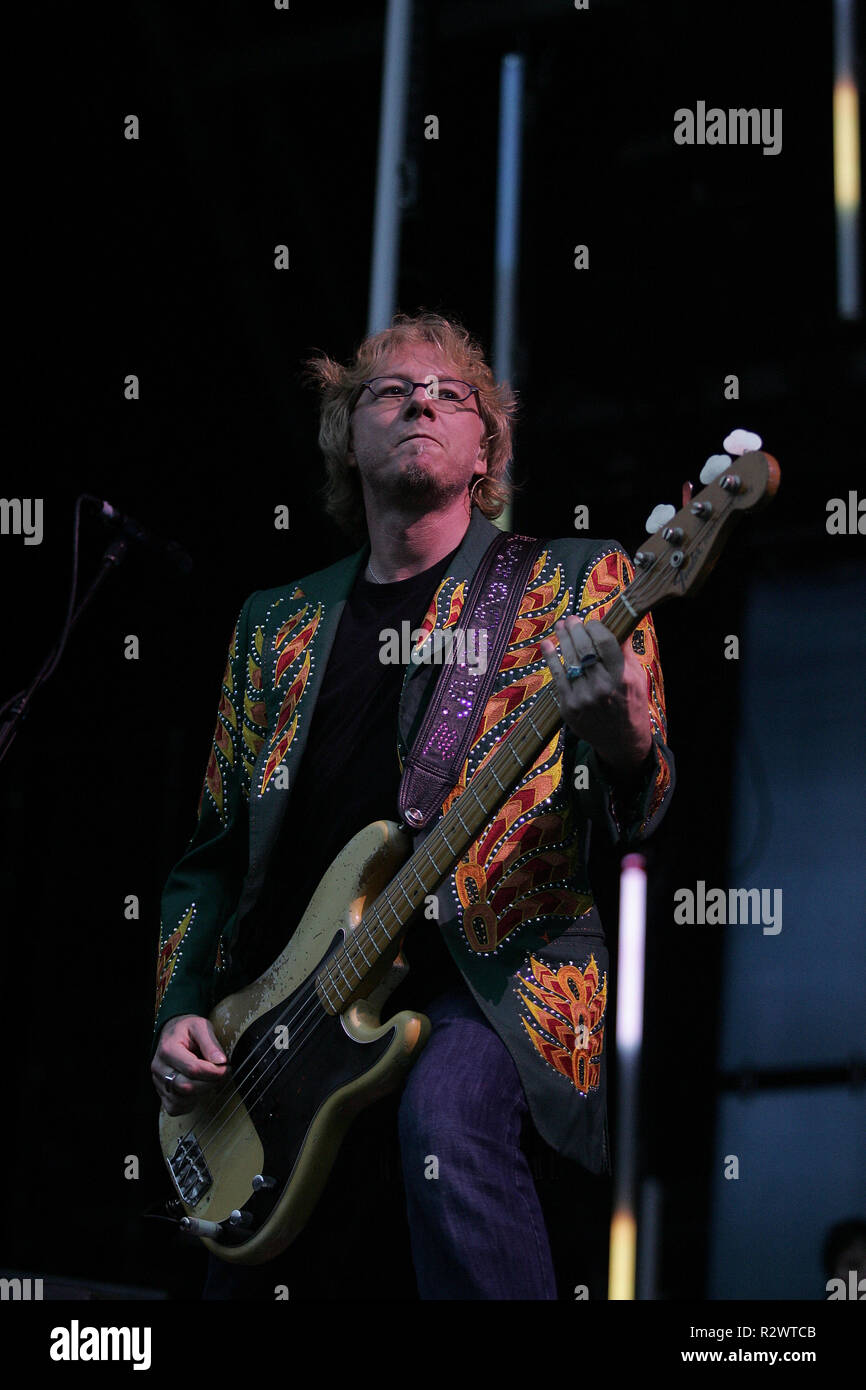 MIKE MILLS R.E.M CONCERT HULL KC STADIUM 05 July 2005 Stock Photo - Alamy