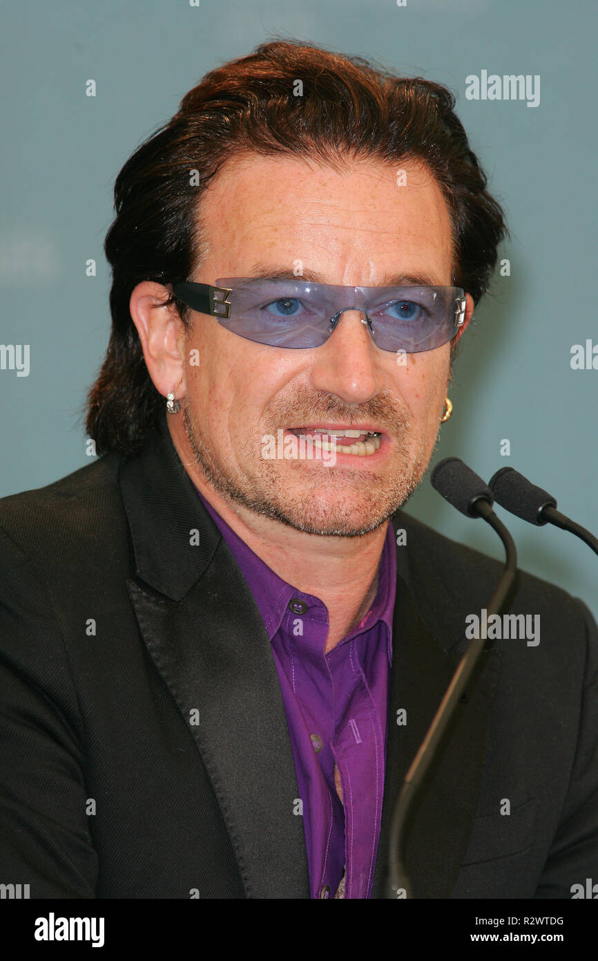 Bono g8 summit 2005 gleneagles hi-res stock photography and images - Alamy