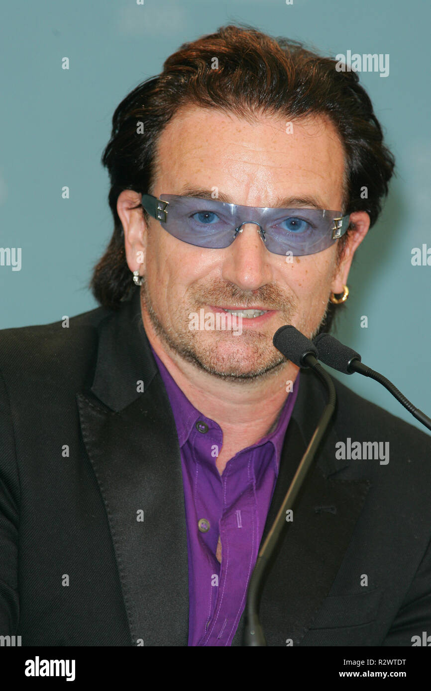 Bono g8 summit 2005 gleneagles hi-res stock photography and images - Alamy