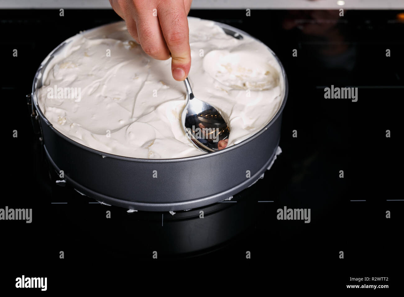 Chef making shapes in the sout cream topping Stock Photo - Alamy