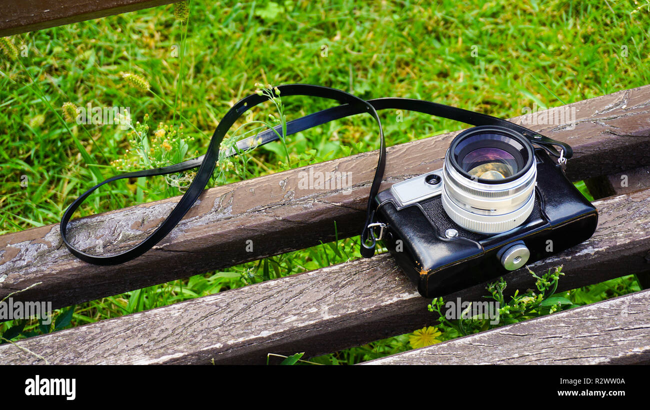 Vintage camera background Stock Photo - Alamy