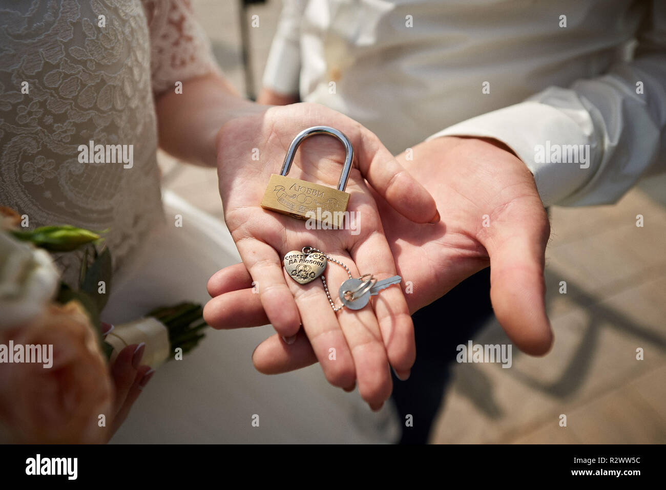 Man chain wedding ring hi-res stock photography and images - Alamy