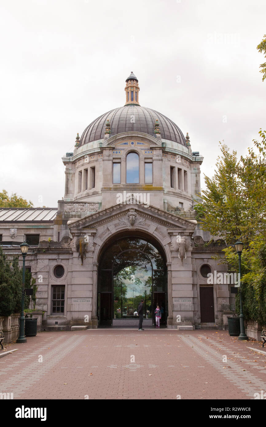 Zoo center hi-res stock photography and images - Alamy