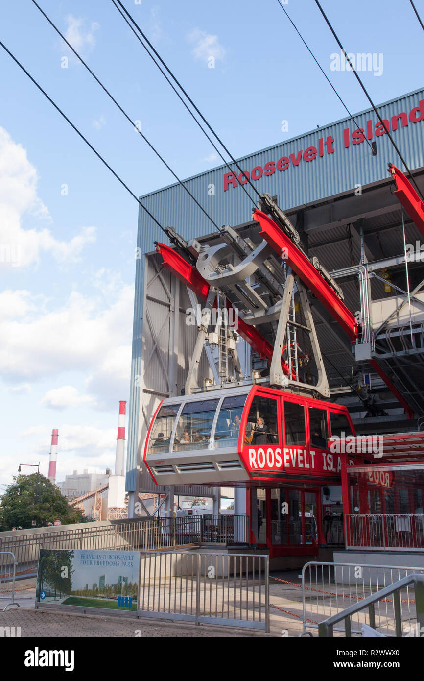 Roosevelt Island cable car, New York City, United States of America ...