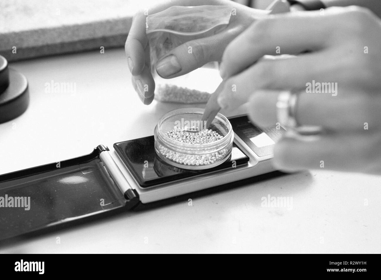 Jeweler at work, crafting in a jewelry workshop Stock Photo - Alamy