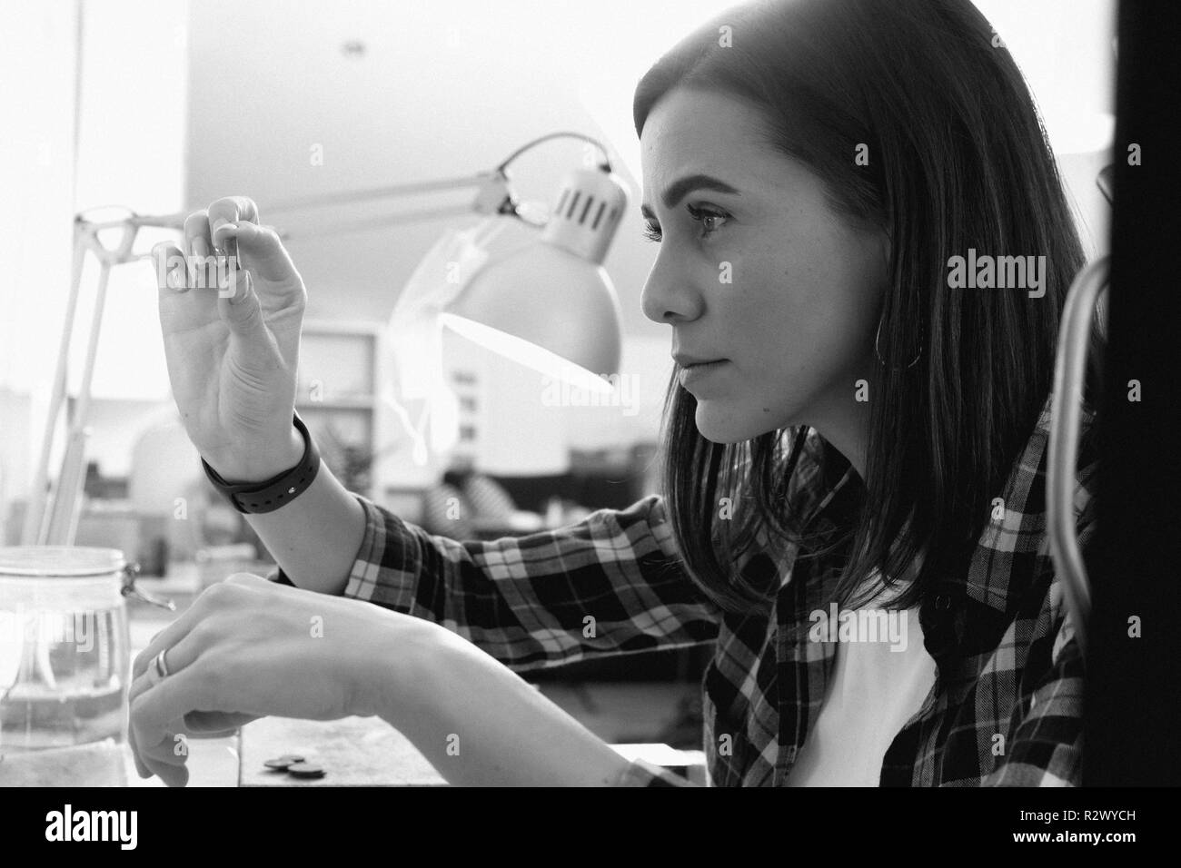 Jeweler at work, crafting in a jewelry workshop Stock Photo - Alamy