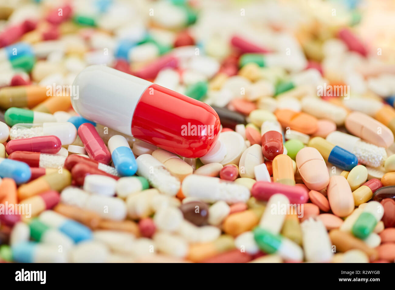 Capsule drugs hi-res stock photography and images - Alamy