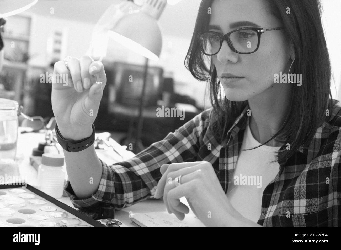 Jeweler at work, crafting in a jewelry workshop Stock Photo - Alamy