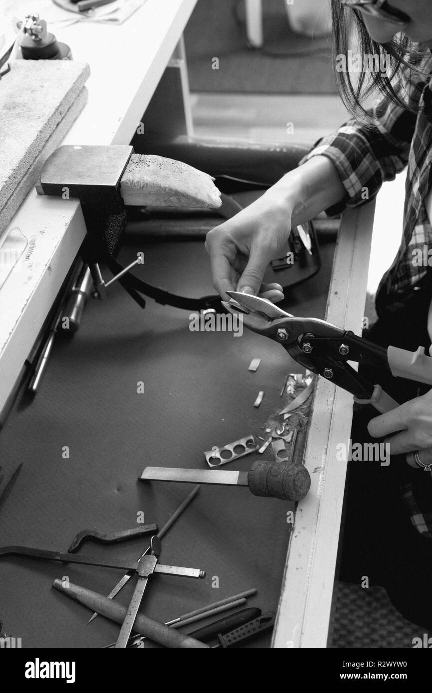 Jeweler at work, crafting in a jewelry workshop Stock Photo - Alamy
