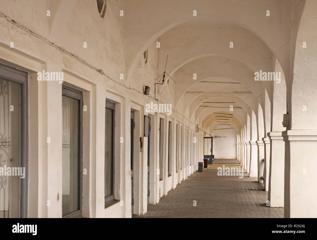 Red rows (Gostinyi dvor) in Kostroma. Russian Stock Photo - Alamy