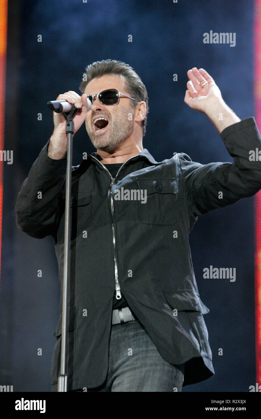 GEORGE MICHAEL LIVE 8 HYDE PARK LONDON ENGLAND 02 July 2005 Stock Photo ...