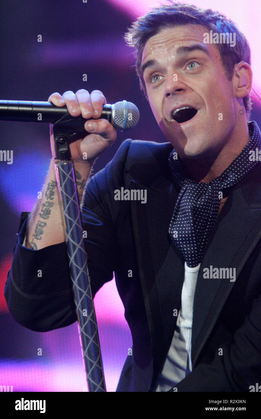 Robbie williams concert hi-res stock photography and images - Alamy