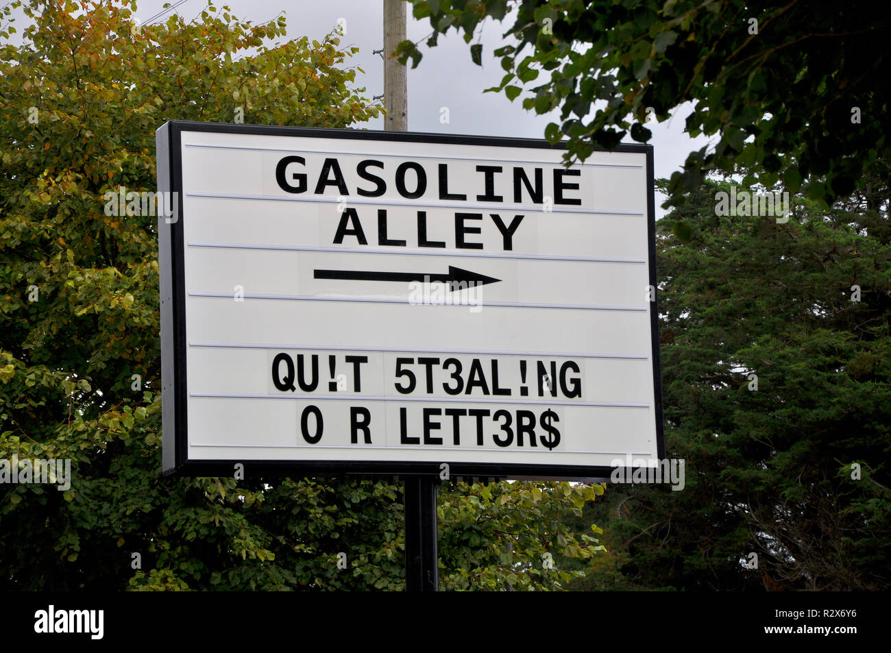 Sign missing letters funny hi-res stock photography and images - Alamy