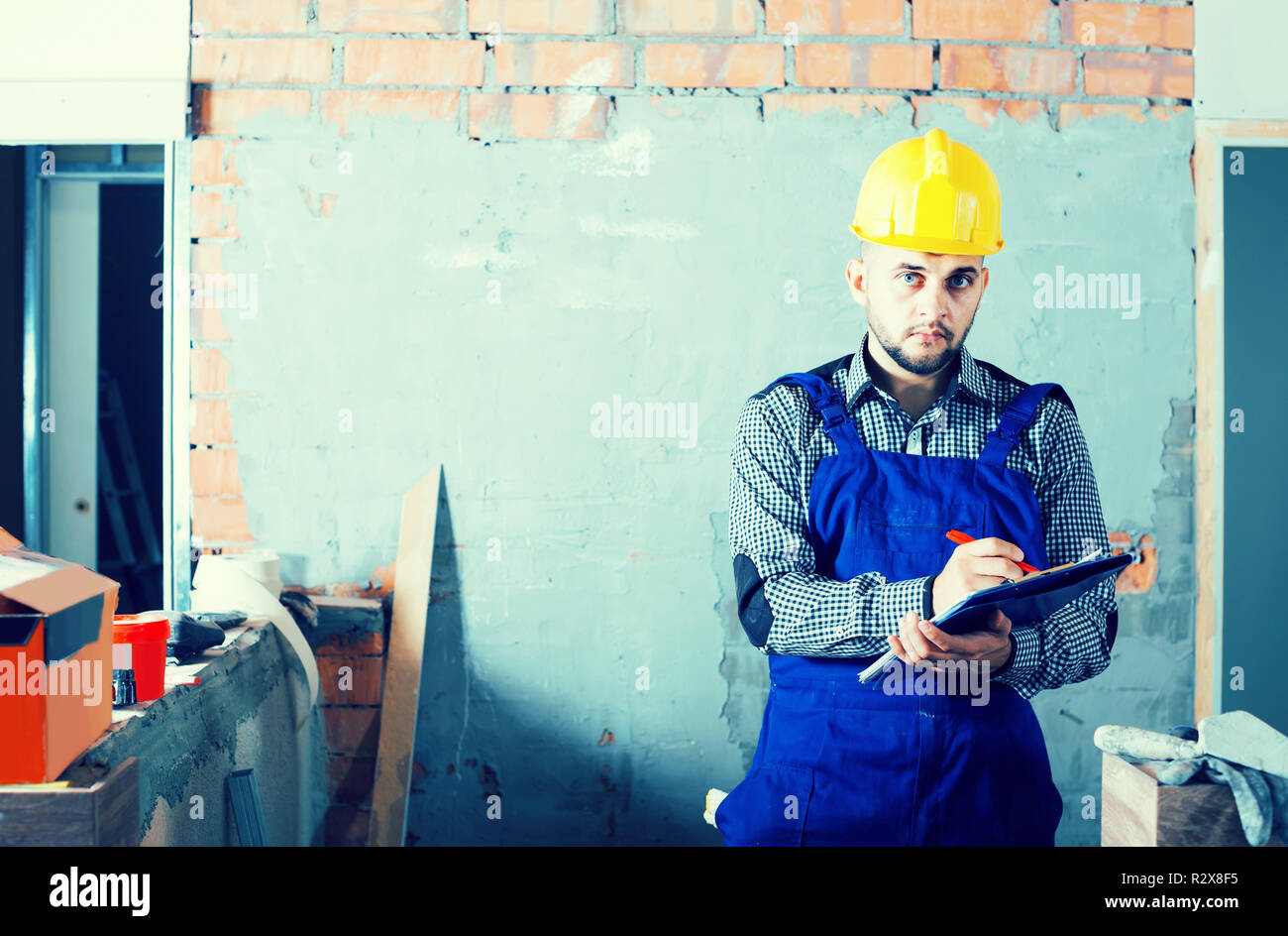 Young spanish worker writing hi-res stock photography and images - Alamy