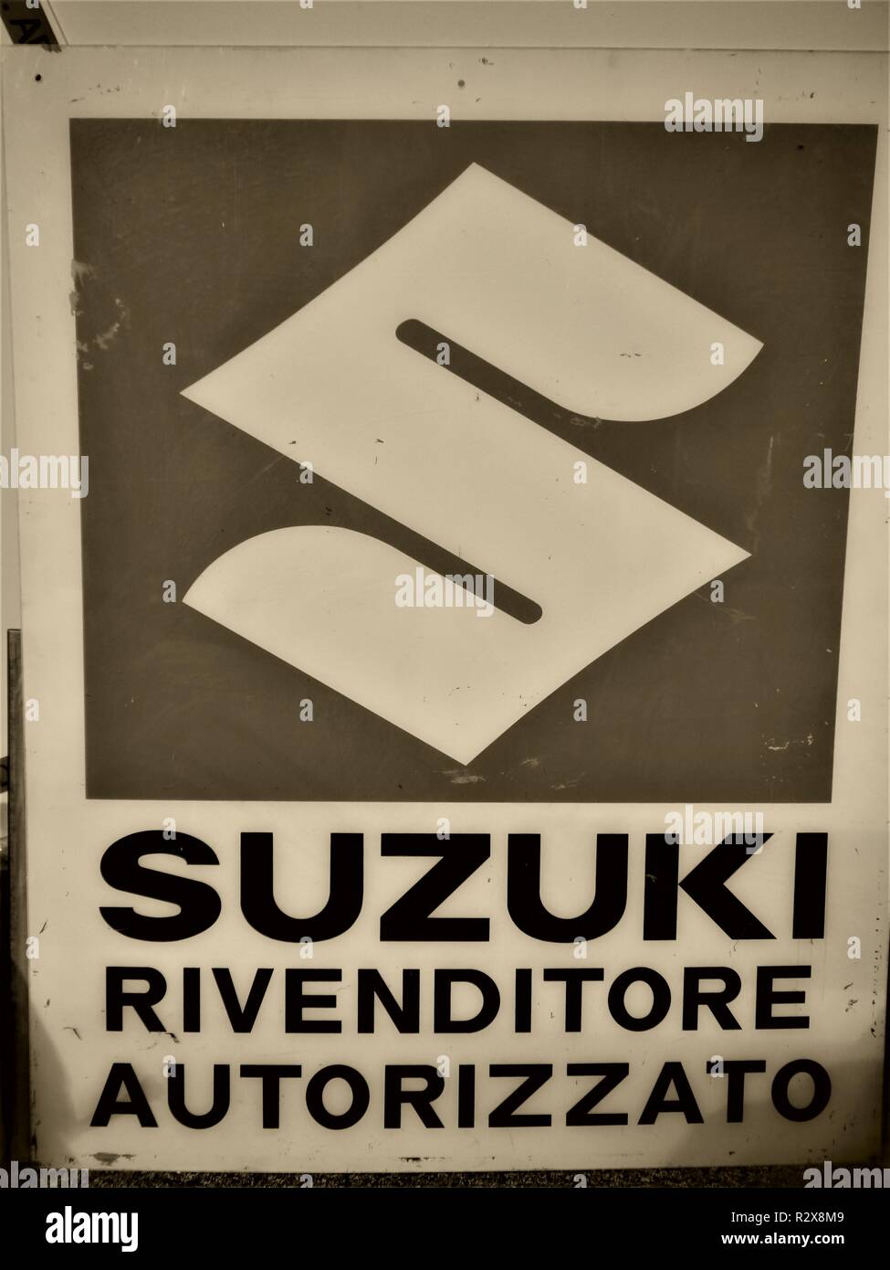 Retro suzuki sign hi-res stock photography and images - Alamy