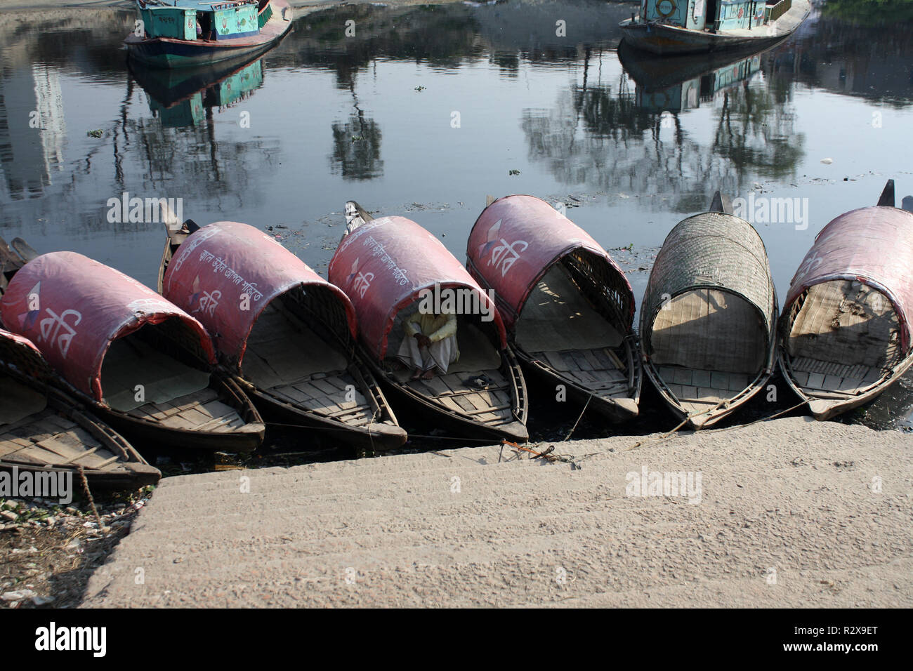 Boats on the polluted Turag River in Dhaka, Bangladesh Stock Photo - Alamy