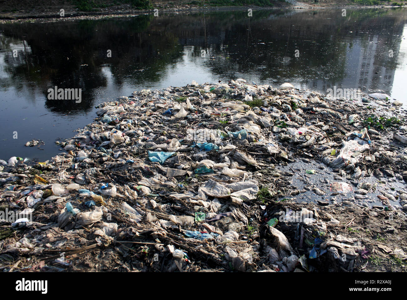 Water pollution by plastic in the Turag River in Dhaka, Bangladesh ...