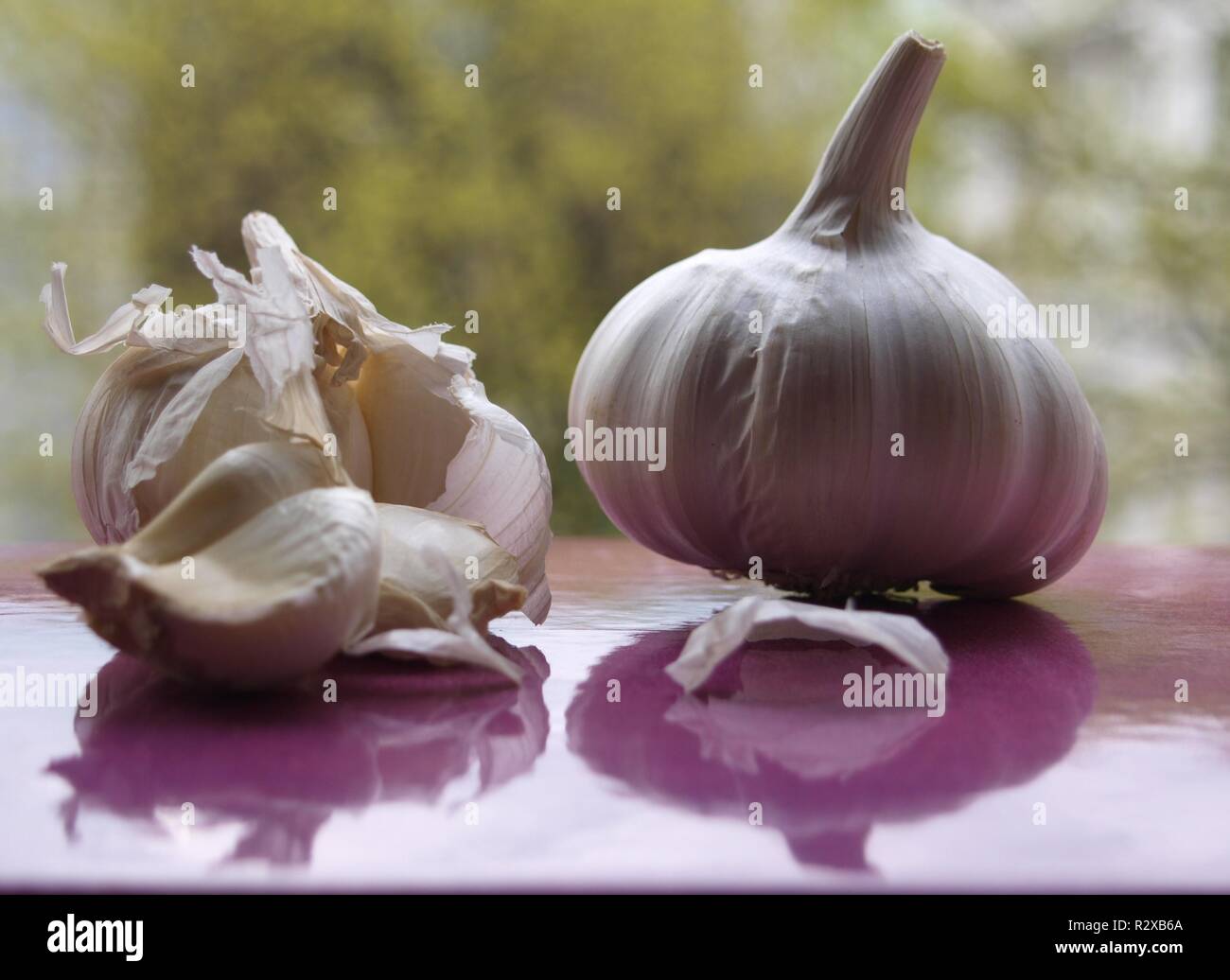Garlic toes hi-res stock photography and images - Alamy
