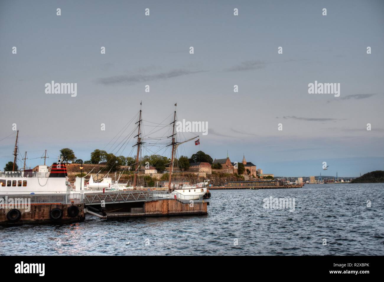 Oslo, Rathaus, Hafen, Stadthafen, Ostturm, Westturm, Glockenspiel ...