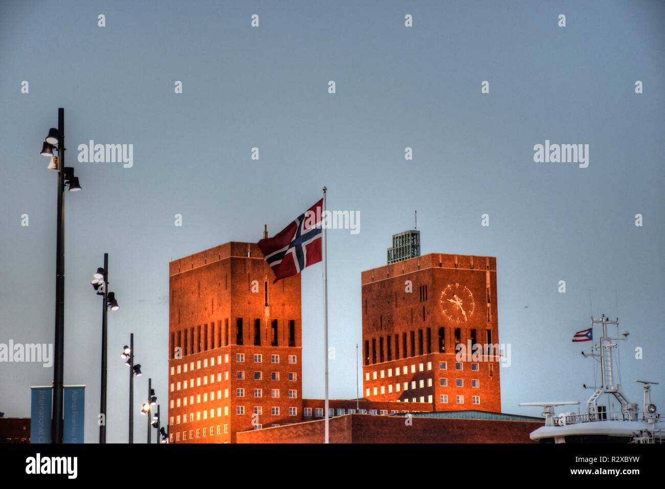Oslo, Rathaus, Hafen, Stadthafen, Ostturm, Westturm, Glockenspiel ...