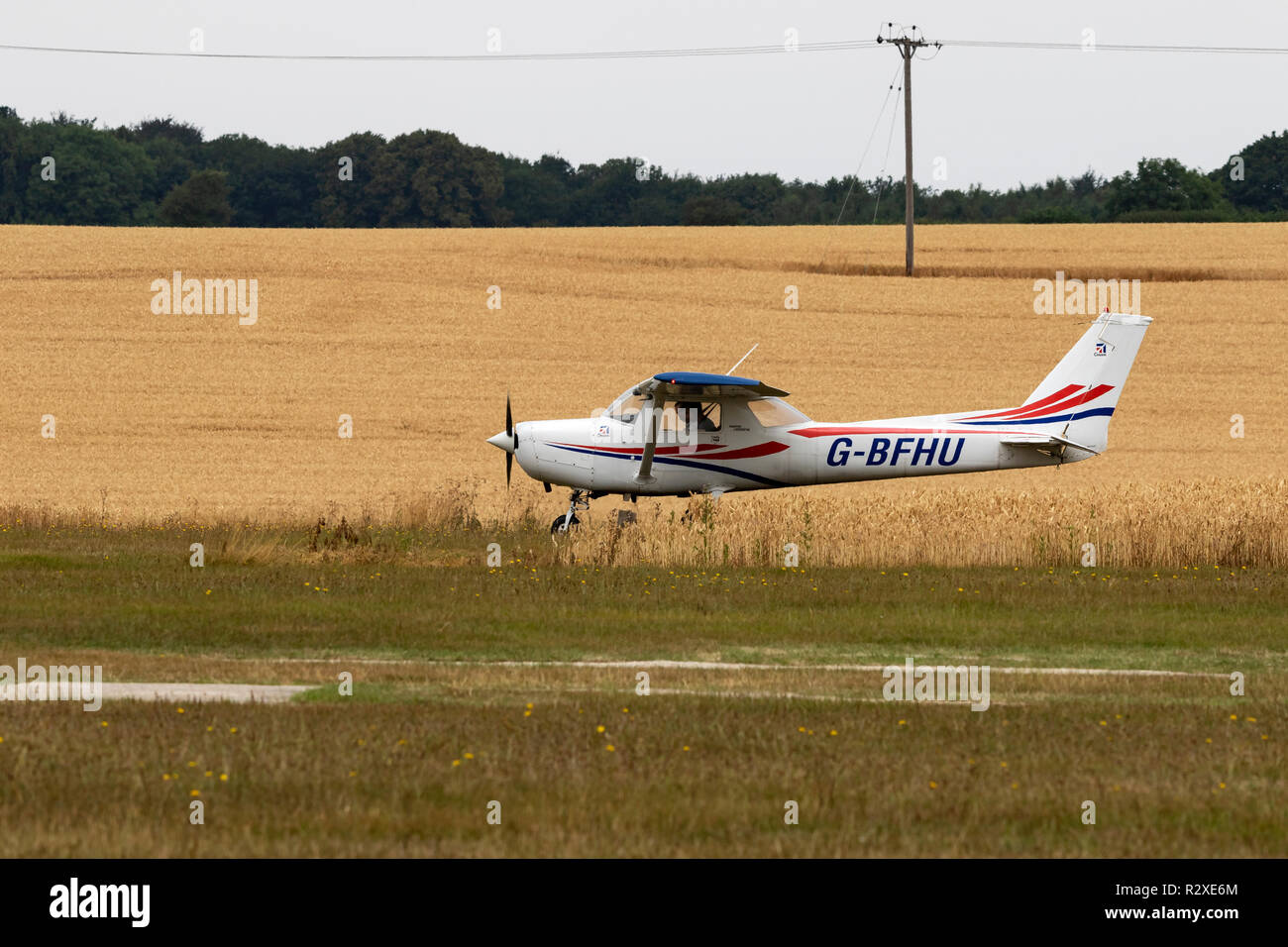 Cessna 152 cockpit hi-res stock photography and images - Alamy