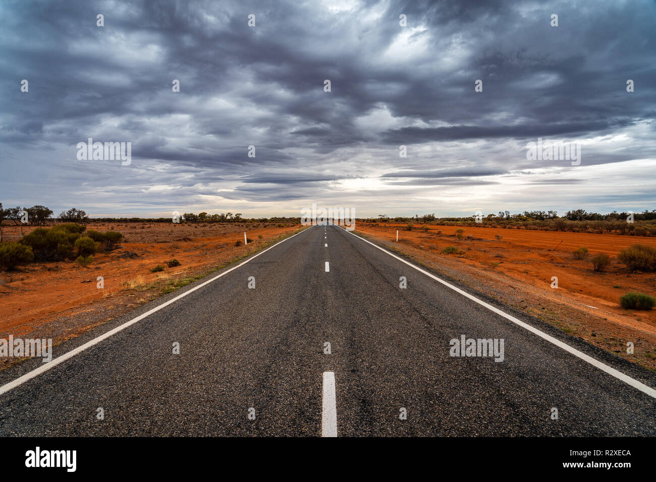 Long australian roads hi-res stock photography and images - Alamy