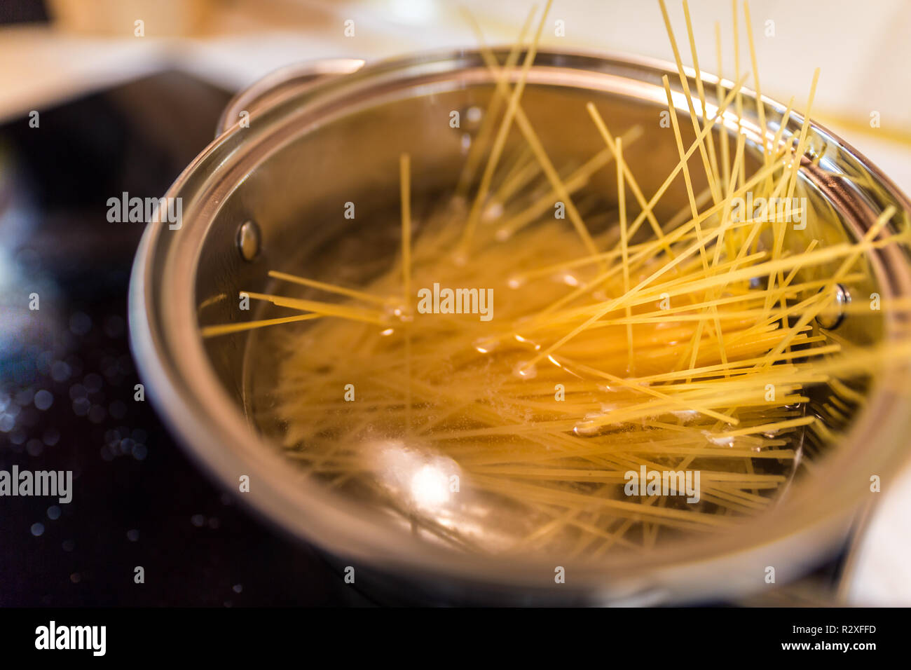 Cooking spaghetti in the kitchen of the restaurant Stock Photo - Alamy