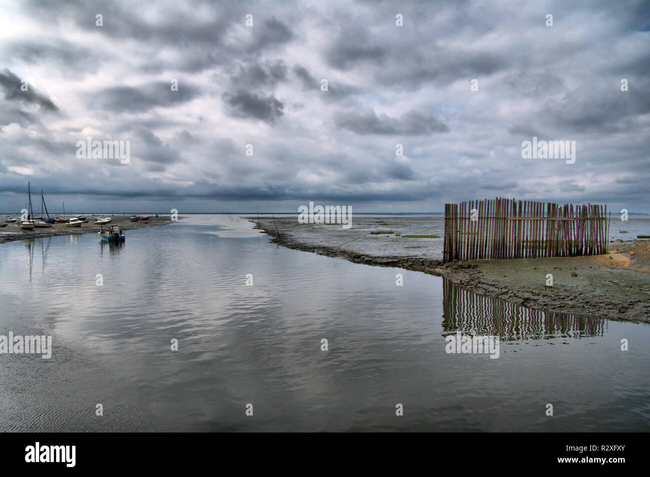 Grey palisade hi-res stock photography and images - Alamy