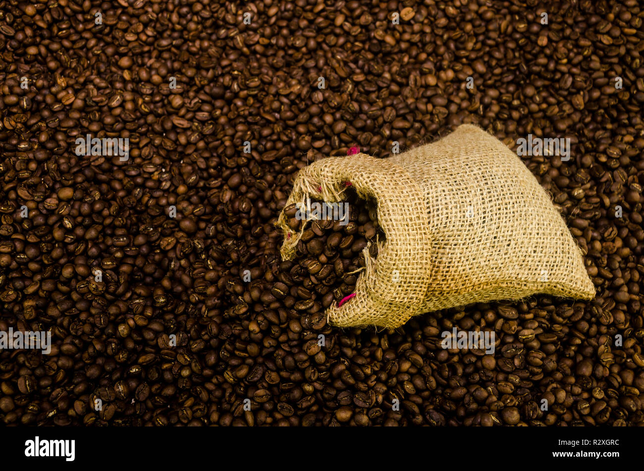 Traditional mexican yute bag handcraft with coffee Stock Photo - Alamy
