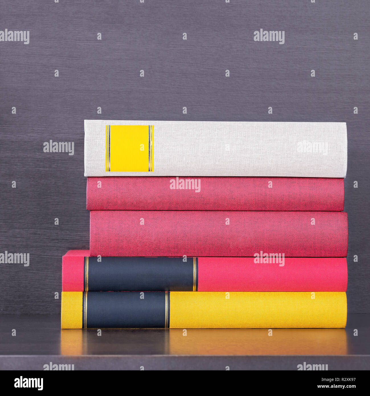 New bookshelf hi-res stock photography and images - Alamy