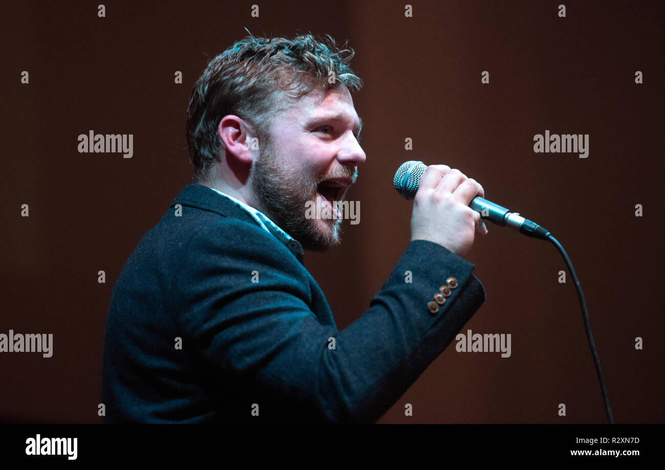 Centaur november meeting cheltenham racecourse hi-res stock photography ...