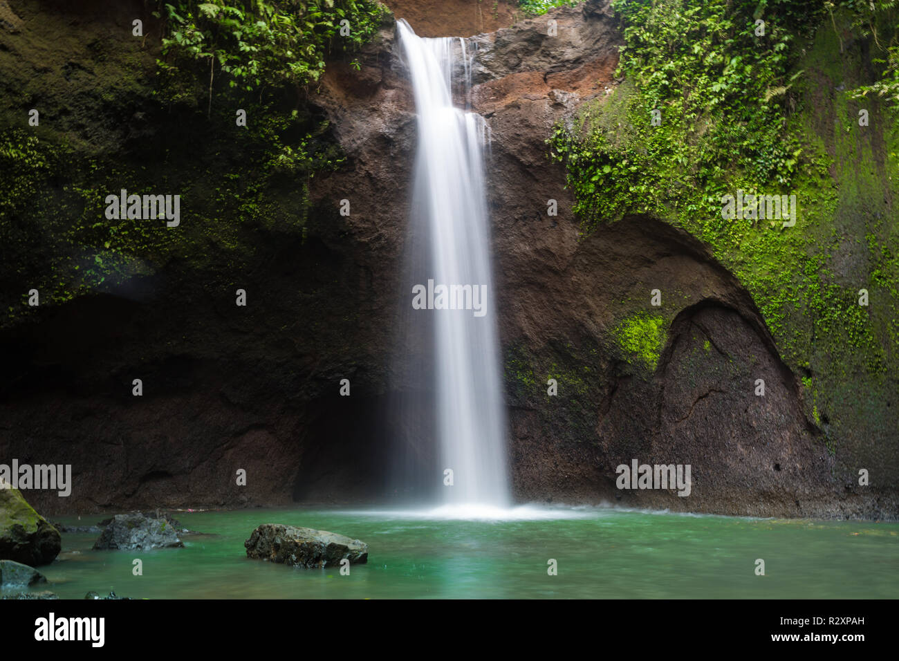 Beautiful waterfall in tropical wilderness hi-res stock photography and ...