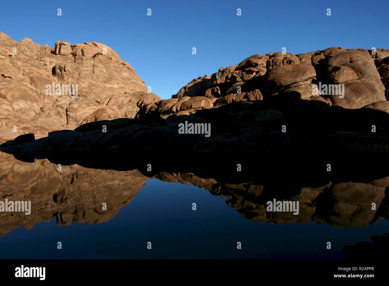 Moses climbing mount sinai hi-res stock photography and images - Alamy