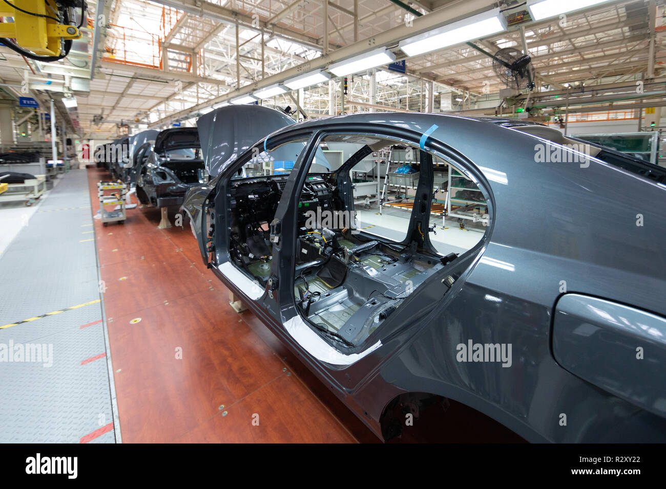 Add details to car body. Robotic equipment makes Assembly of car ...
