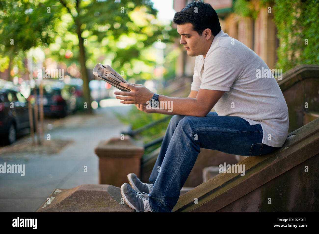 Man sitting on stoop hi-res stock photography and images - Alamy