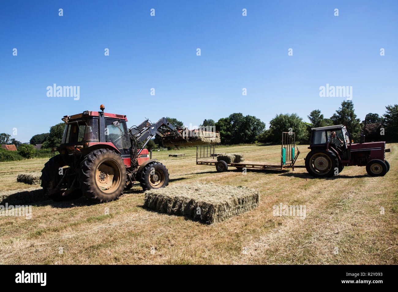 Field loading hi-res stock photography and images - Alamy