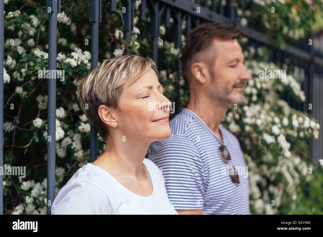 Couple leaning against railing hi-res stock photography and images - Alamy