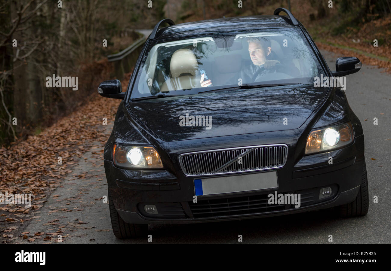 Oncoming headlights hi-res stock photography and images - Alamy