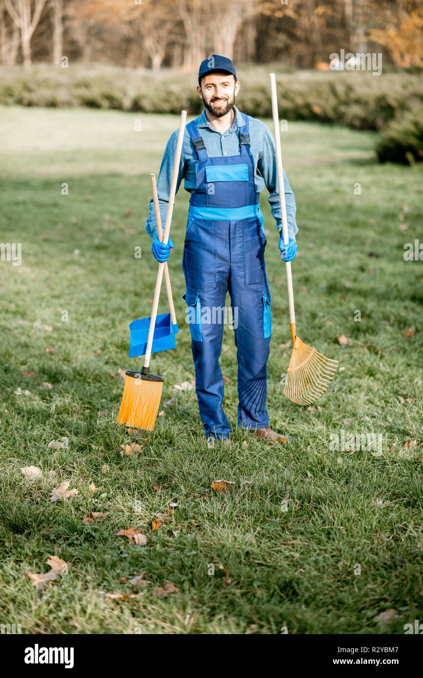 Sweeping garden hi-res stock photography and images - Alamy