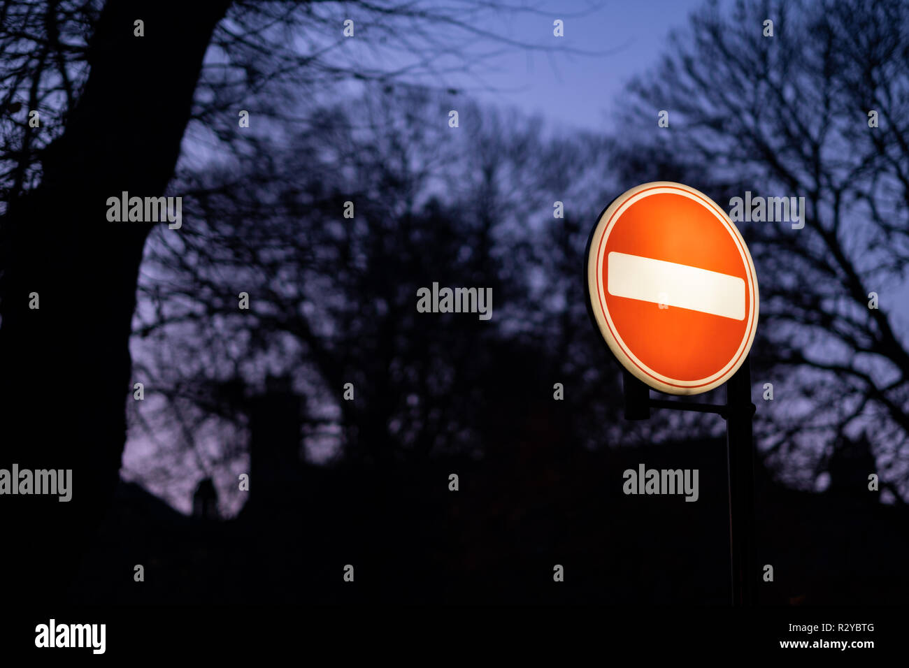 Illuminated no entry sign hi-res stock photography and images - Alamy