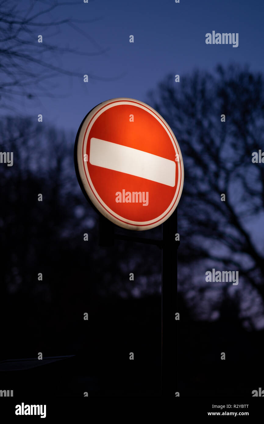 Illuminated no entry sign hi-res stock photography and images - Alamy