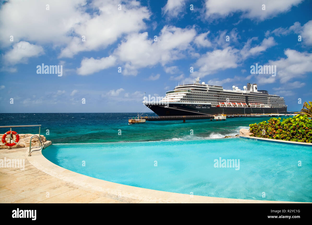 Cruise Ship in port Stock Photo - Alamy