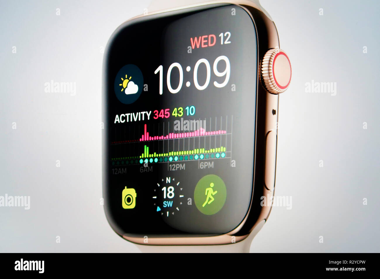 Smartwatch apple hi-res stock photography and images - Alamy