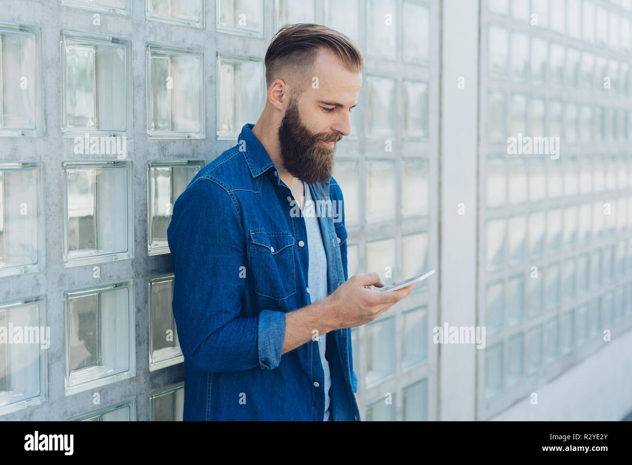 Receding brick wall hi-res stock photography and images - Alamy