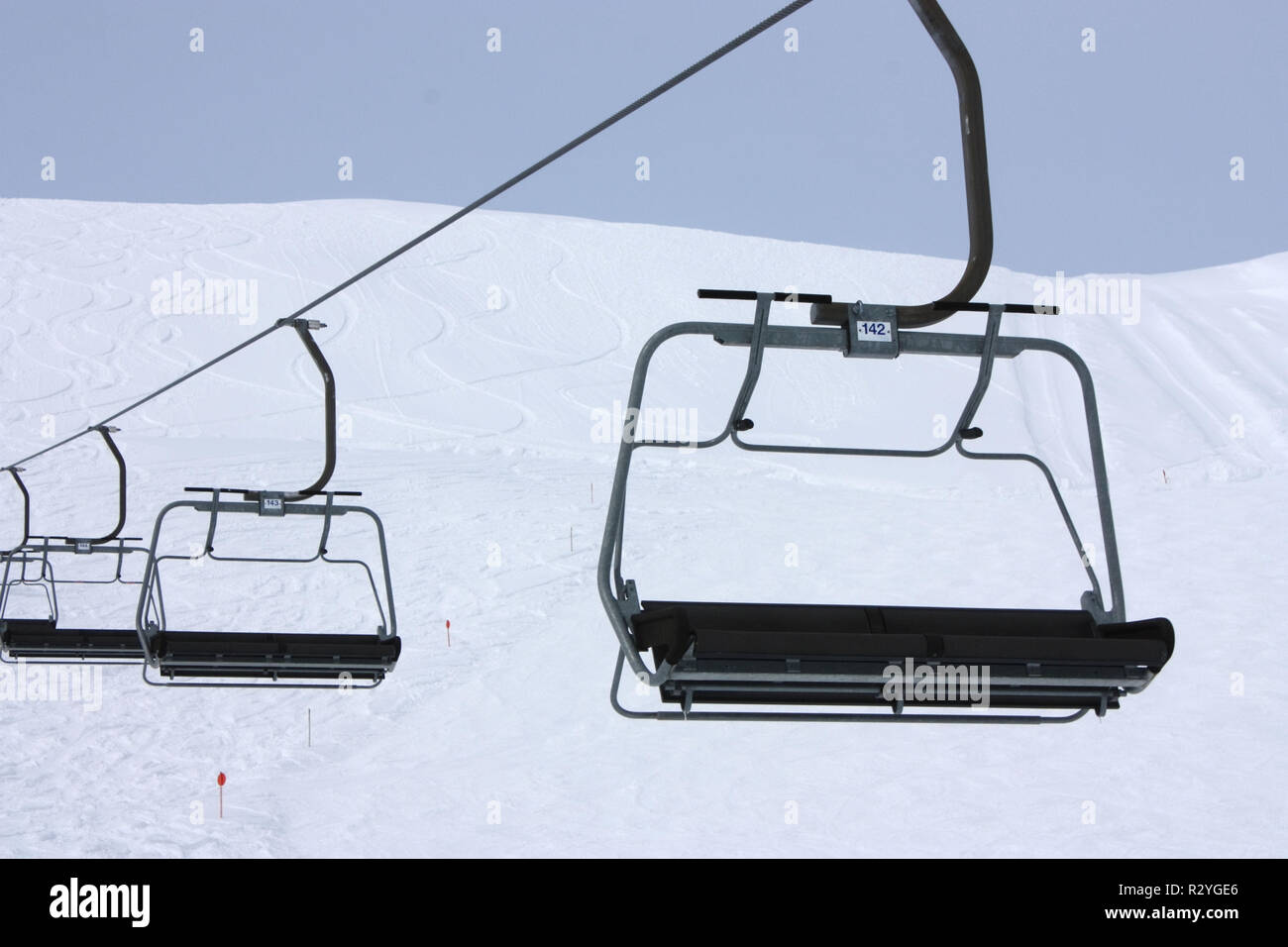 Chair lift gray sky hi-res stock photography and images - Alamy