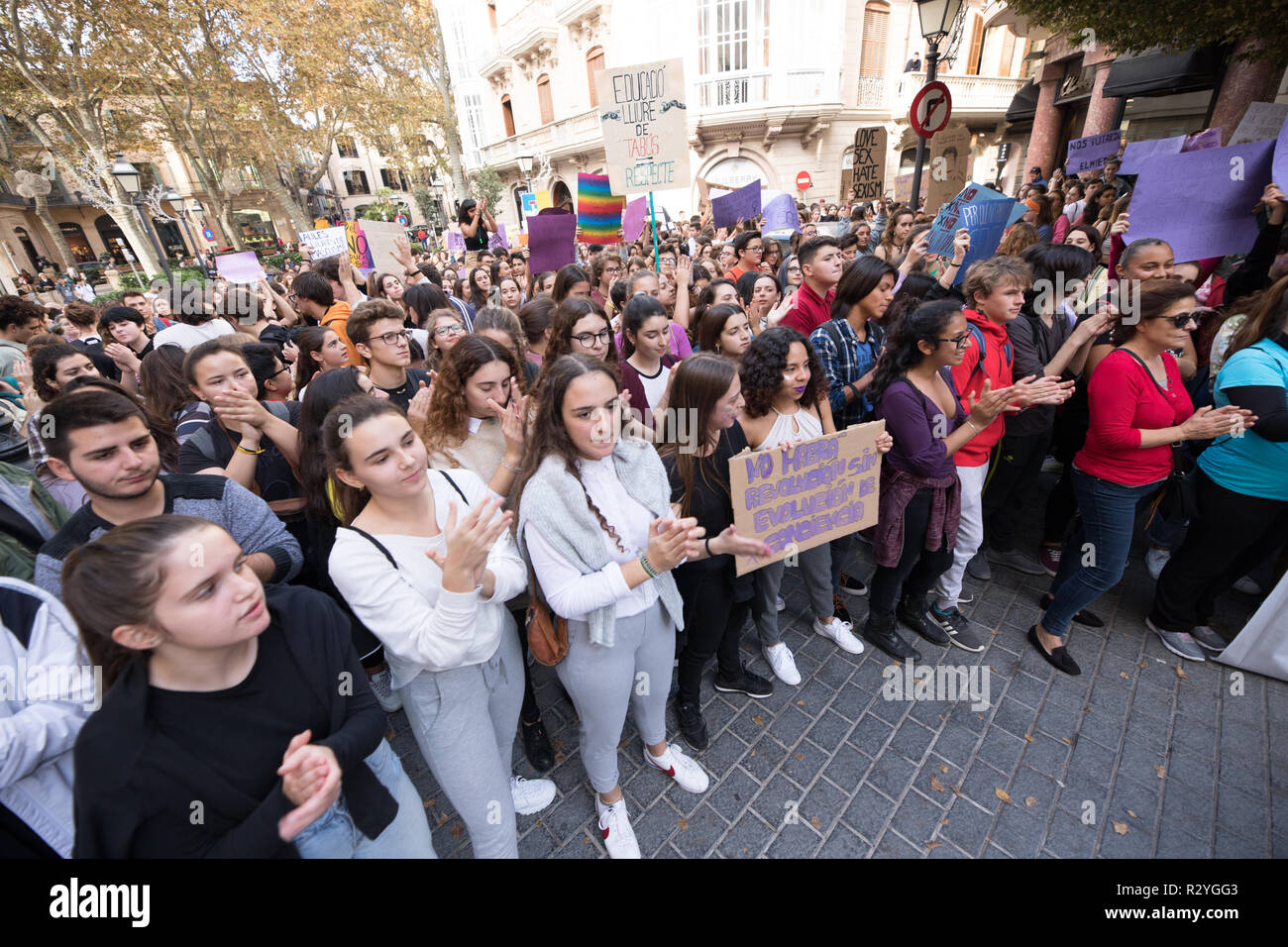Demonstrate in the street hi-res stock photography and images - Alamy