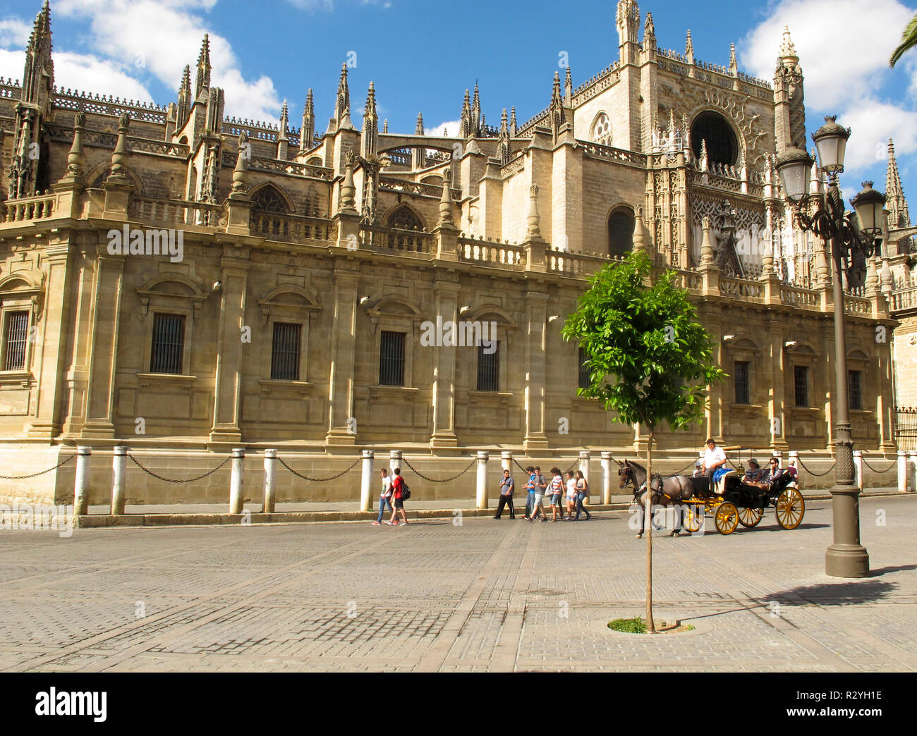 Seville horse drawn carriage hi-res stock photography and images - Alamy